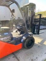 China 3 Ton TOYOTA FD30 Diesel Forklift Truck with Hydraulic Lifting in Excellent Condition for sale
