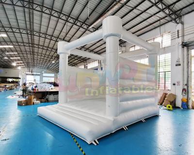 China Public 18OZ PVC Inflatable Bounce Houses Quadruple Stitching for sale