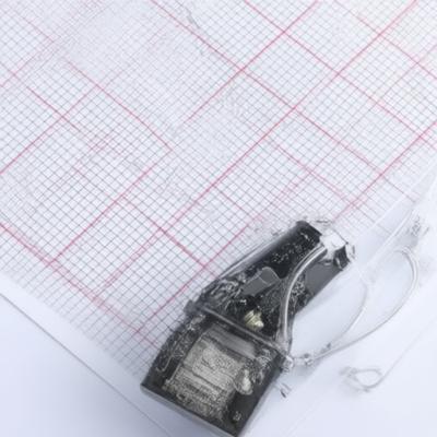 China Plug in aluminum electrolytic capacitor HRK CD110336M2G1018VFL with white lettering on black sleeve for sale