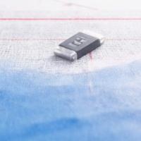 China Metal Current Sensing Chip Resistors Series 2512 1206 0805 Featuring RVR HIXD25LR068F for Industrial for sale