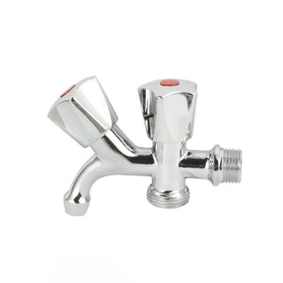 China 2 Outlet Brass Bibcock Valve Water Tap Deck Mounted Zinc Handle for sale