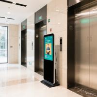China 32-55 Inch 4K Resolution Interactive Touchscreen Digital Signage with Android/Windows OS for Bank Advertising for sale