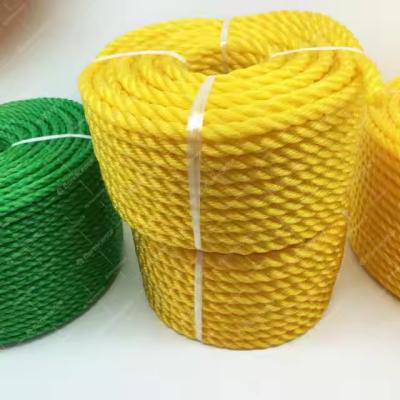 China 3 Strand PE Packing Rope 4-8mm Hinge Design High Visibility Orange Blue Green Weather Resistant for sale