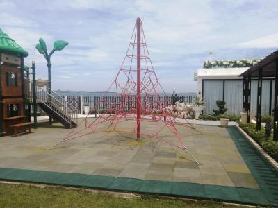 China Outdoor Playground Climbing Net 4m x 4m Pyramid Rope UV Resistant Polyester Steel Core for sale