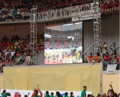 China Indoor SMD 3 in 1 Led Stage Backdrop Screen P7.62 1 / 8 Scan IP45 220V / 50Hz for sale