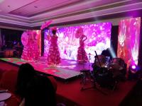 China Portable 2000cd P3.91 P4.81 90W Dance Floor LED Screen for sale