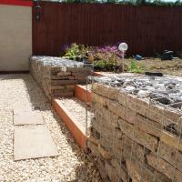 China Galvanized Welded Mesh Gabion Fence for Retaining Walls & Garden Decoration for sale