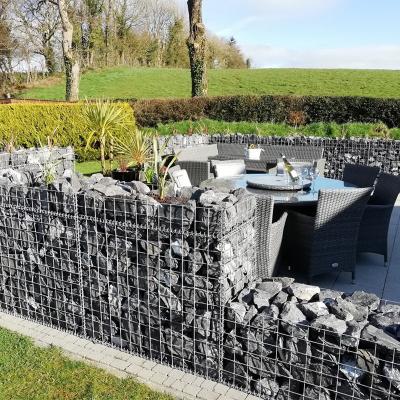 China Modular Vertical Garden Welded Gabion Stone Cage Planters Rustproof for sale