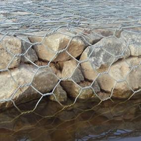 China Easy Installation Woven Iron Wire Mesh Gabion Box 100mm X 80mm For Retaining Wall Construction Projects for sale