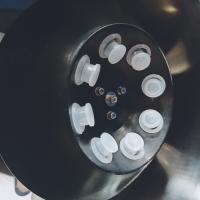China Stainless Steel Low Speed Centrifuge Centrifugal Cavity Max 4000 R/Min for sale