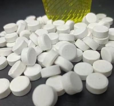 China Non-Toxic Chlorine Dioxide Disinfection Powder Tablets ClO2 -67.46 Molecular Weight for Water Treatment & Industrial Use for sale