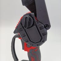 China 1.5 Mah Electric Cordless Chainsaw Rechargeable Chainsaw With Self Locking Safety Switch for sale