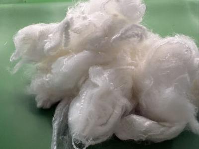 China Raw Whit , 1.5D×38mm , Acrylic Fibers Wool Like Touch With Excellent Color Fastness For Spinning for sale