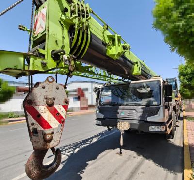 China ZOOMLION 70 Ton Used Mobile Truck Crane ZTC70V5 Construction Equipment With 49m Boom for sale