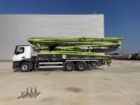 China Zoomlion 52M Concrete Pump Truck Mercedes Benz Chassis Used 52 Meters Beton Pump Truck 2023 for sale