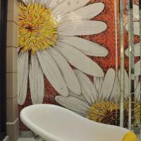 China Custom Size Glass Mosaic Mural Art Tile Flower Design Wall Hanging Decorative Painting for sale