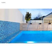 China Multicolor Glass Swimming Pool Mosaic Tiles 20x20x4 mm Washable Acid Proof for sale