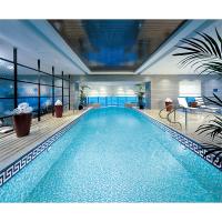 China Crystal Glass Swimming Pool Mosaic Tile Sky Blue Iridescent 20x20mm for Outdoor Bathroom Floor for sale