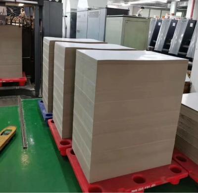 China Single Sided White Kraft 120g 150g 200g Recycled Wrapping Paper Roll for sale
