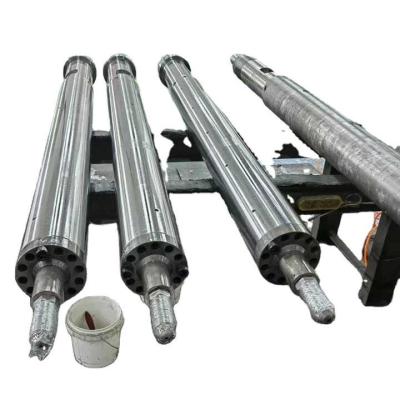 China Customized Design Screw And Barrel For Injection Molding Machine With Bimetallic Layer 2-3mm for sale