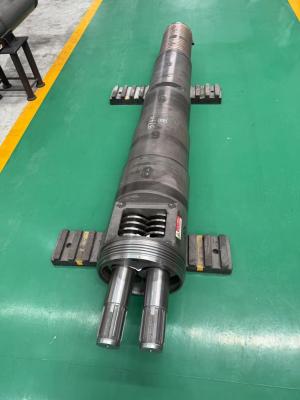 China Conical Twin Screw and Barrel with Ra 0.4μm Surface Roughness 20-120mm Screw Diameter and Water Cooling System for sale