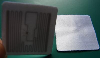 China Customized Clothing UHF RFID Sticker Tags 512 Bits Memory Rfid Garment Tags for sale