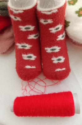 China Nylon Feather Yarn for Socks Knitting - 1.3cm & 1.5cm Length, NM 3.5-21 Count, 500KG MOQ for sale
