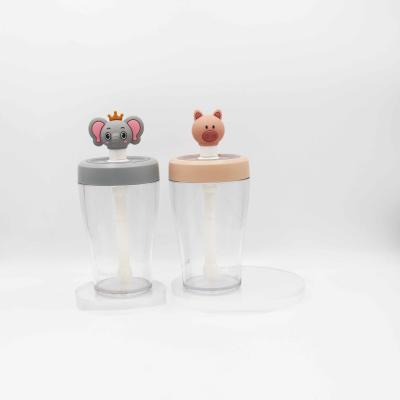 China Transparent 430ml Plastic Straw Water Bottle Simple Modern Style for sale
