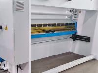 China 5x3200MM Carbon Steel Hydraulic Press Brake Double Servo Control With TP10S for sale