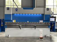 China 160T Hydraulic CNC Press Brake 4000MM Bending Width For Metal Sheet Bending DA69T for sale