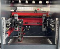 China 4 Axis 1600MM Hydraulic Press Brake Customized CNC Bending Machine With 300KN HK58T for sale