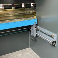 China 800KN Torsion Bar Press Brake 8 Feet Worktable With 380V / 50HZ Voltage for sale