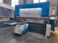 China Auto Feeder 110T CNC Hydraulic Press Brake 8+1 AXIS 3200MM Bending for sale