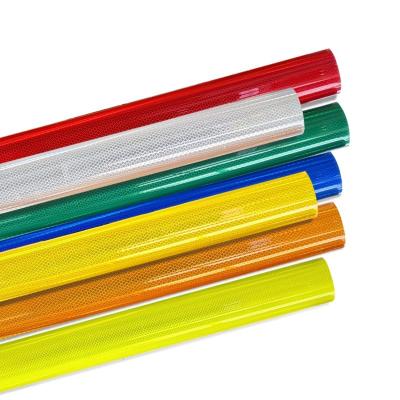 China ASTM D4956 Diamond Grade Reflective Sheeting Reflective Material Traffic Signs for sale