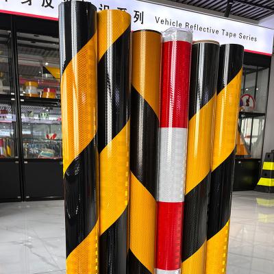 China Customized Yellow And Black Striped Prismatic Reflective Sheeting For Road Safety Warning for sale