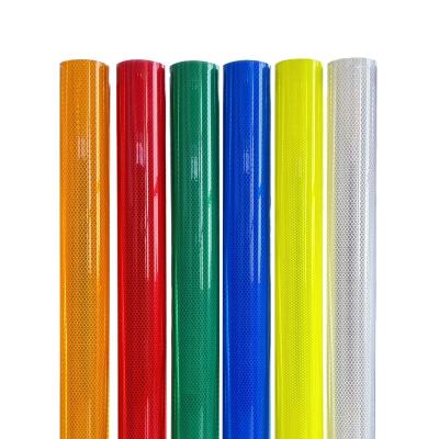 China Diamond Grade Reflective Sheeting with Full-Cube Prismatic Construction and ASTM D4956 Type XI Compliance for sale