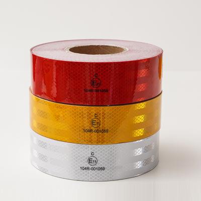 China Micro Prismatic ECE 104R Reflective Tape with 10-Year Service Life and Pressure-Sensitive Adhesive for Heavy Vehicle Safety for sale