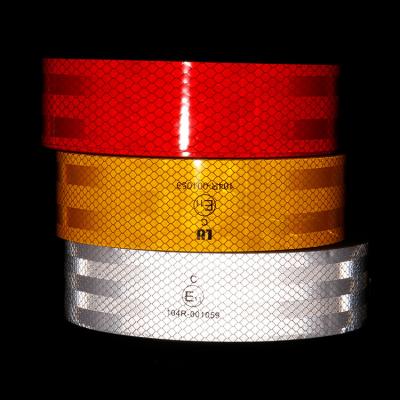 China ECE 104R Microprismatic Reflective Tape For Buses, Recovery Vehicles, Tankers, Trailers, And Trucks for sale