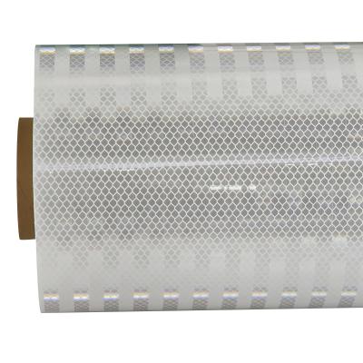 China ASTM D4956 Type IV Microprismatic Retroreflective Sheeting High brightness for day and night traffic safety for sale