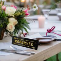 China Elegant Reseserved Table Acrylic Sign Board Stand For Weddings Offices Restaurants for sale