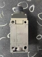 China Omron D4A-3109N Compact Heavy Equipment Limit Switch with 32 GB SSD Storage for sale