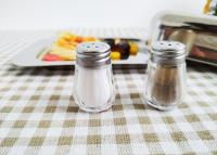 China Glass Spice Shakers Bulk Set - 3g Capacity Round Design Salt & Pepper Shakers Customizable Colors for sale
