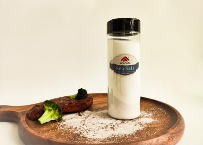 China Customizable Plastic Spice Jar with Lid Refillable 100ml Manual Seasoning Container for sale