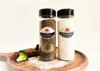 China Customizable Plastic Spice Jar with Lid Refillable 100ml Manual Seasoning Container for sale