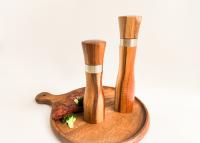 China Manual Reusable Refillable Wooden Salt and Pepper Grinder Set - Acacia Wood with Ceramic Core, 5.5x20cm and 5.5x25cm Sizes for sale