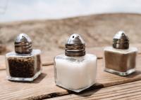 China 17ml Capacity 3-Piece Glass Condiment Shaker Set 30×30×45mm with Custom Branding Options for sale