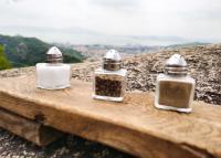 China Glass Salt and Pepper Shakers Set of 3 Pieces with 17ml Capacity and 30×30×45mm Modern Design for sale