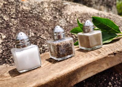 China 17ml Capacity Glass Condiment Grinder and Shaker Set of 3 Pieces with Metal Lids - 30×30×45mm Dimensions for sale