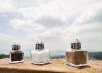 China 3-Piece Glass Condiment Shaker Set with 17ml Capacity and 30×30×45mm Dimensions for Custom Seasoning Solutions for sale