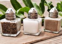 China 17ml Glass Condiment Shaker Set - 3-Piece Modern Design 30×30×45mm Transparent Kitchen Accessories for sale